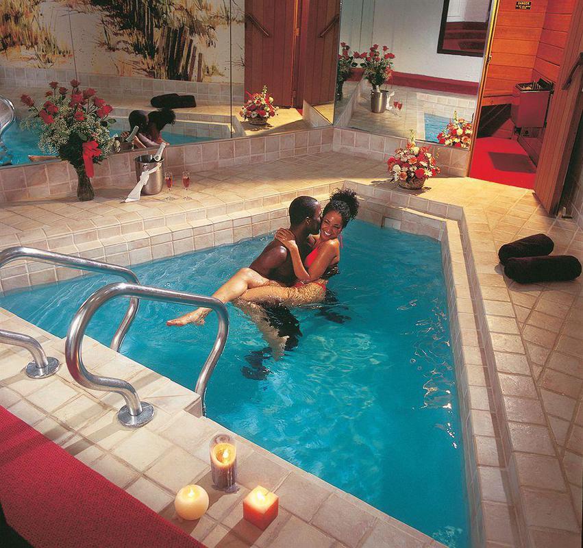 POCONO PALACE RESORT EAST STROUDSBURG | LOW RATES, NO HIDDEN FEES