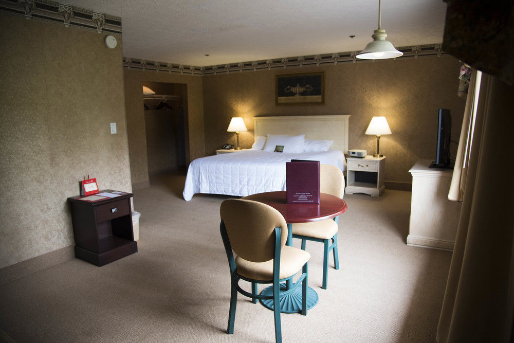 POCONO PALACE RESORT EAST STROUDSBURG | LOW RATES, NO HIDDEN FEES