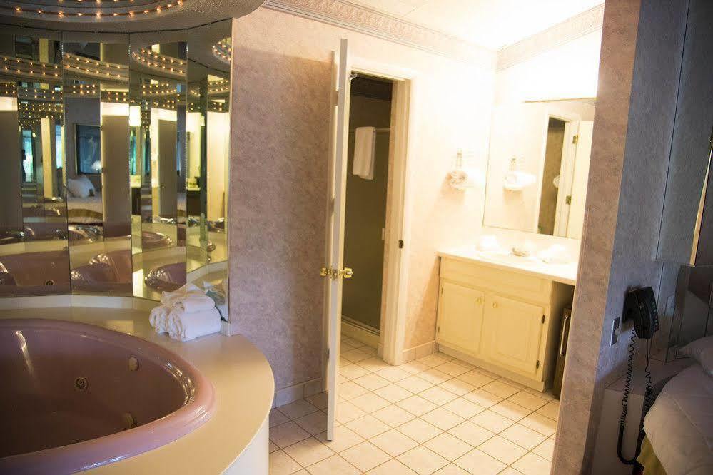 POCONO PALACE RESORT EAST STROUDSBURG | LOW RATES, NO HIDDEN FEES