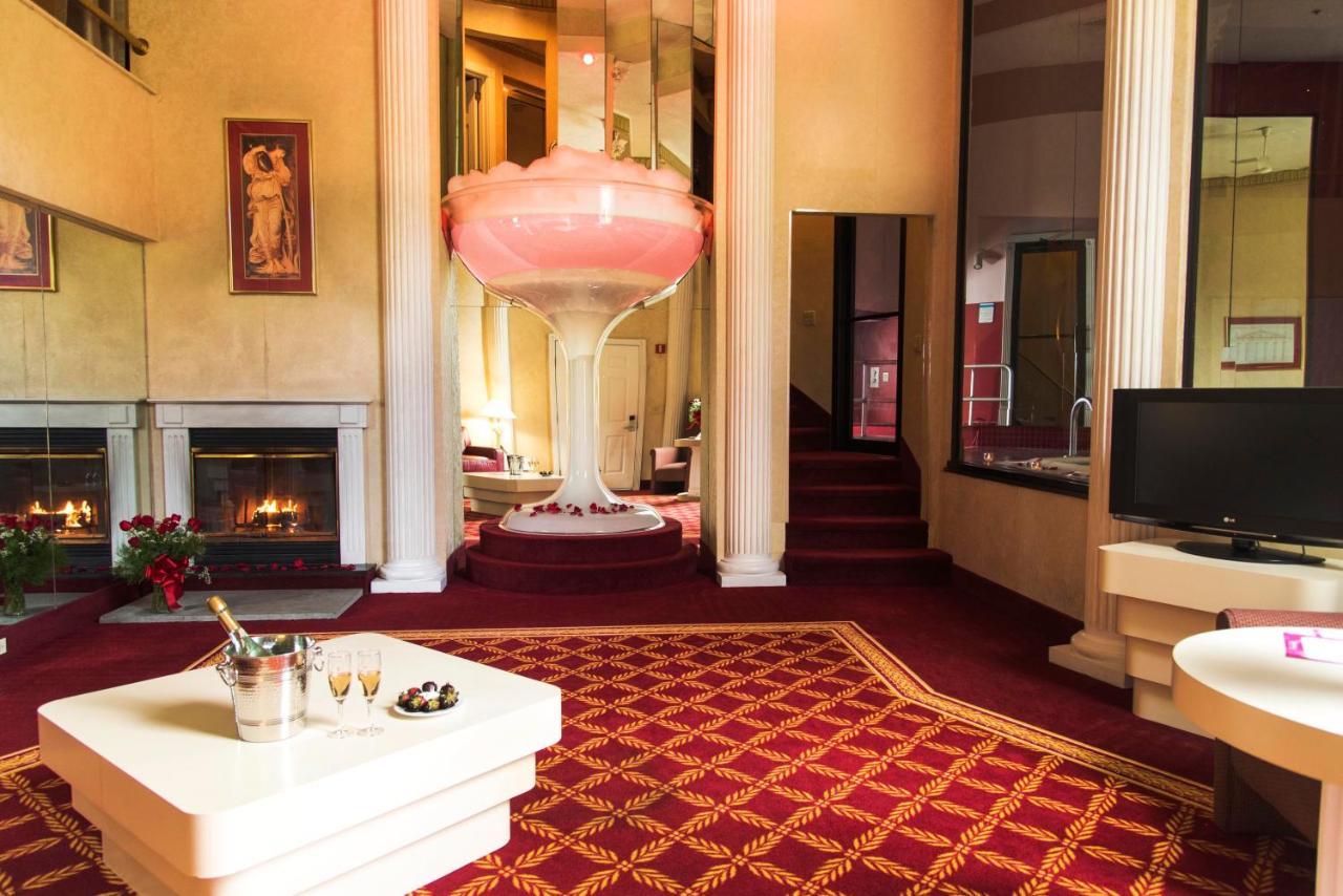 POCONO PALACE RESORT EAST STROUDSBURG | LOW RATES, NO HIDDEN FEES
